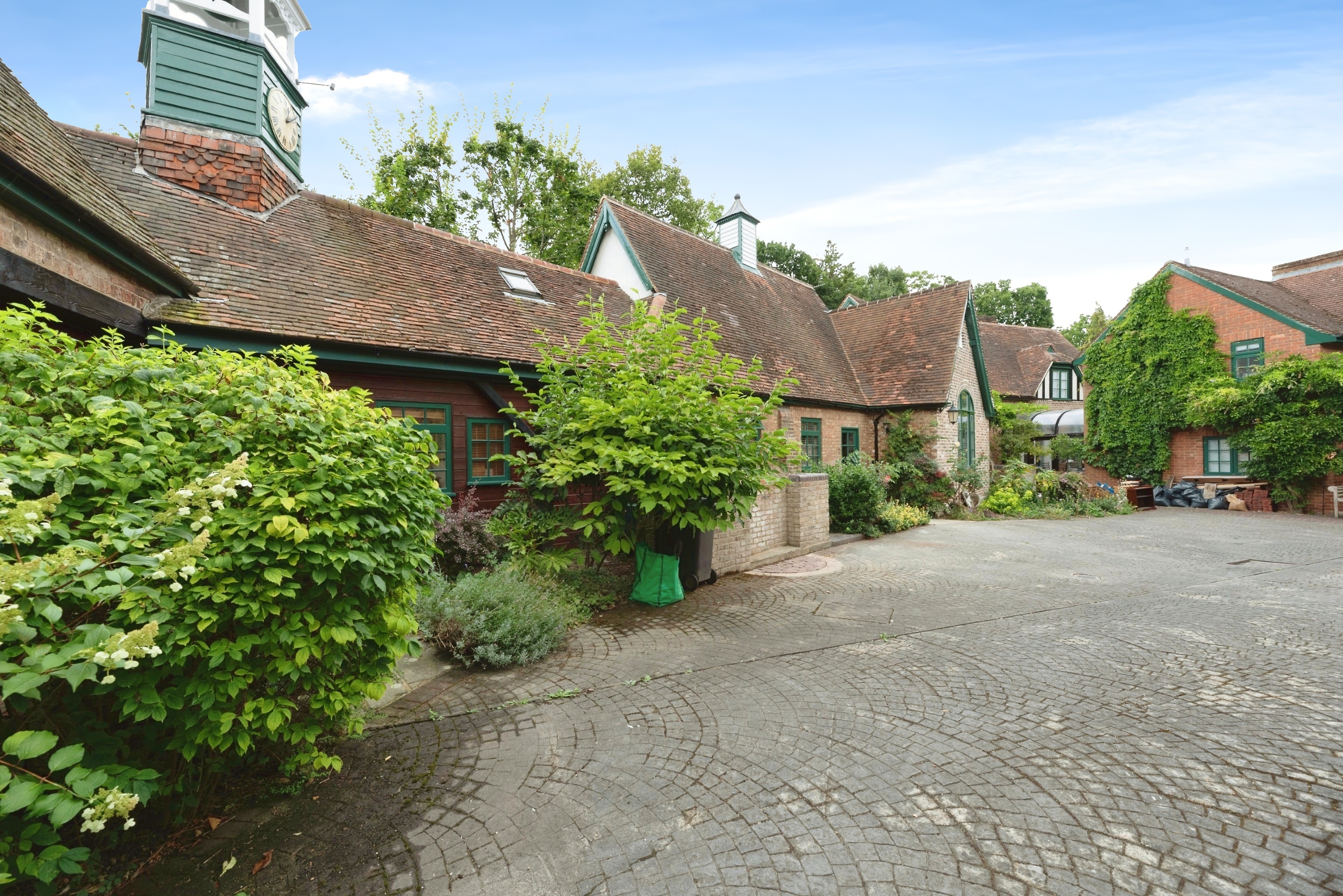 Free property report Flat 3, Coombe Hill Stables, Beverley Lane ...