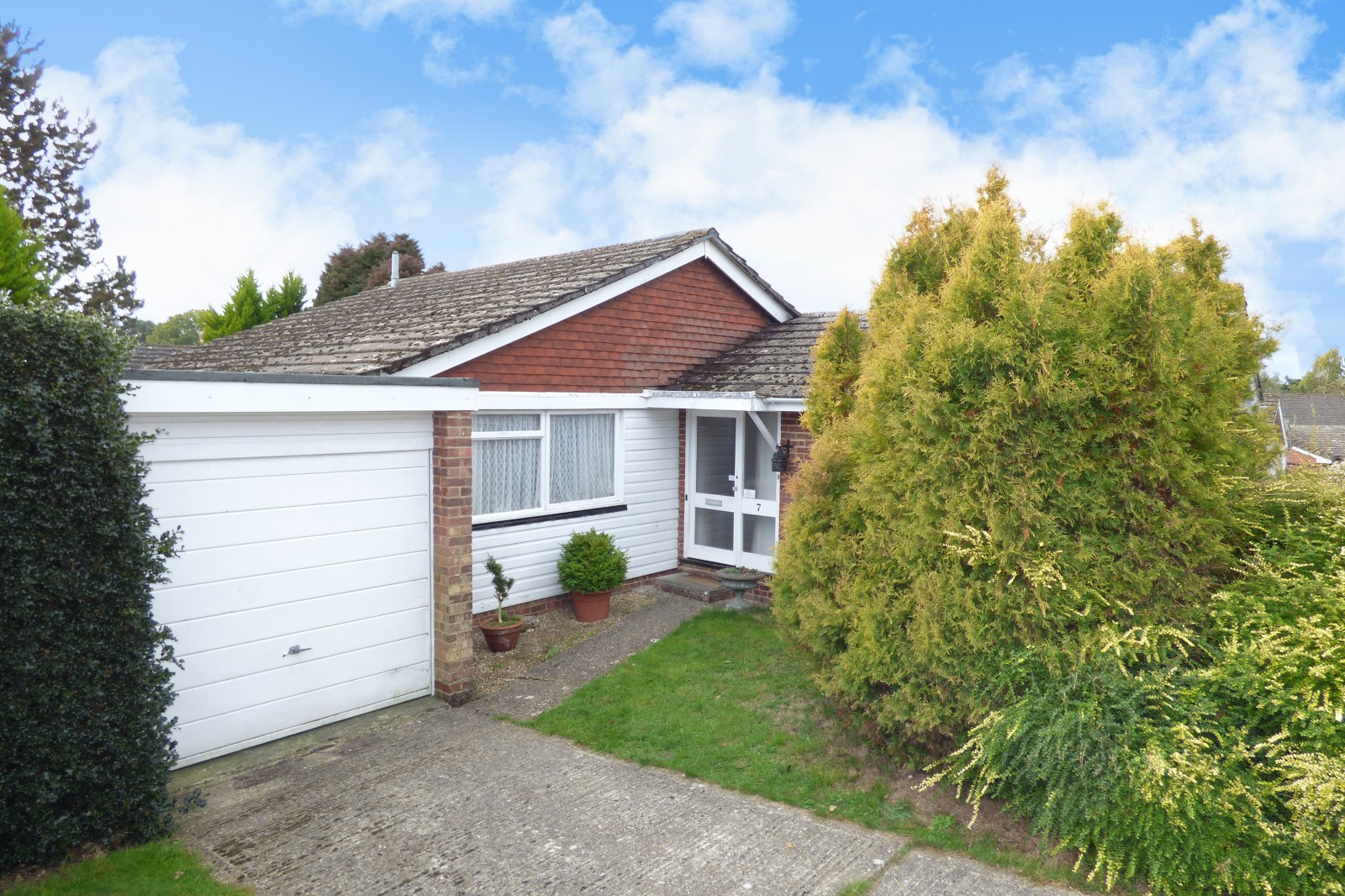 Free property report 7, Pinewood Way, Midhurst, GU29 9LN - Chimnie