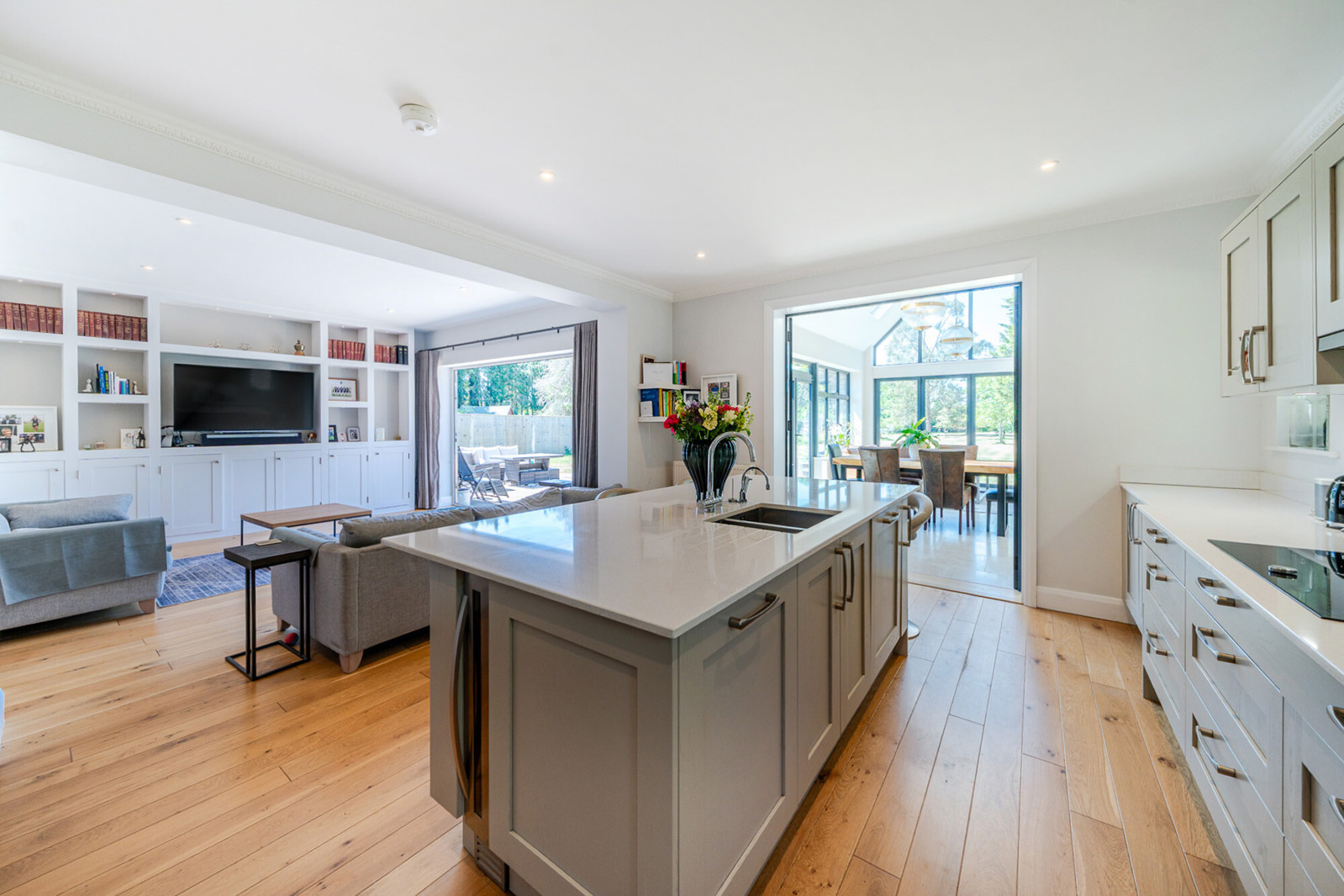 4 bedroom detached house for sale in Iver - Million Plus.com The Luxury ...