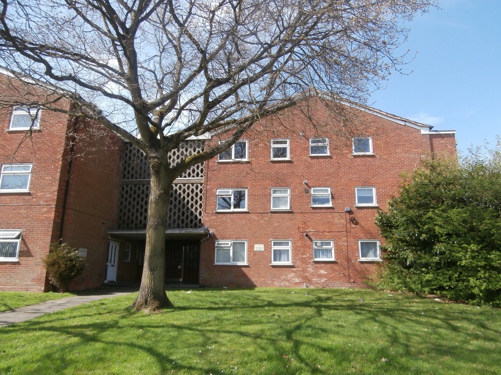 Free property report 11, Oak Trees, May Farm Close, Hollywood ...
