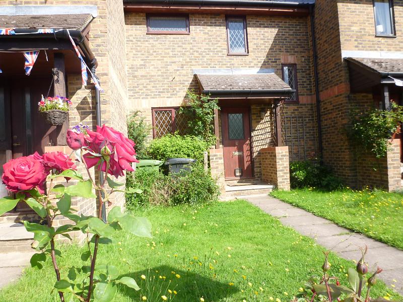 Free property report 6, Westlees Close, North Holmwood, Dorking, RH5 ...