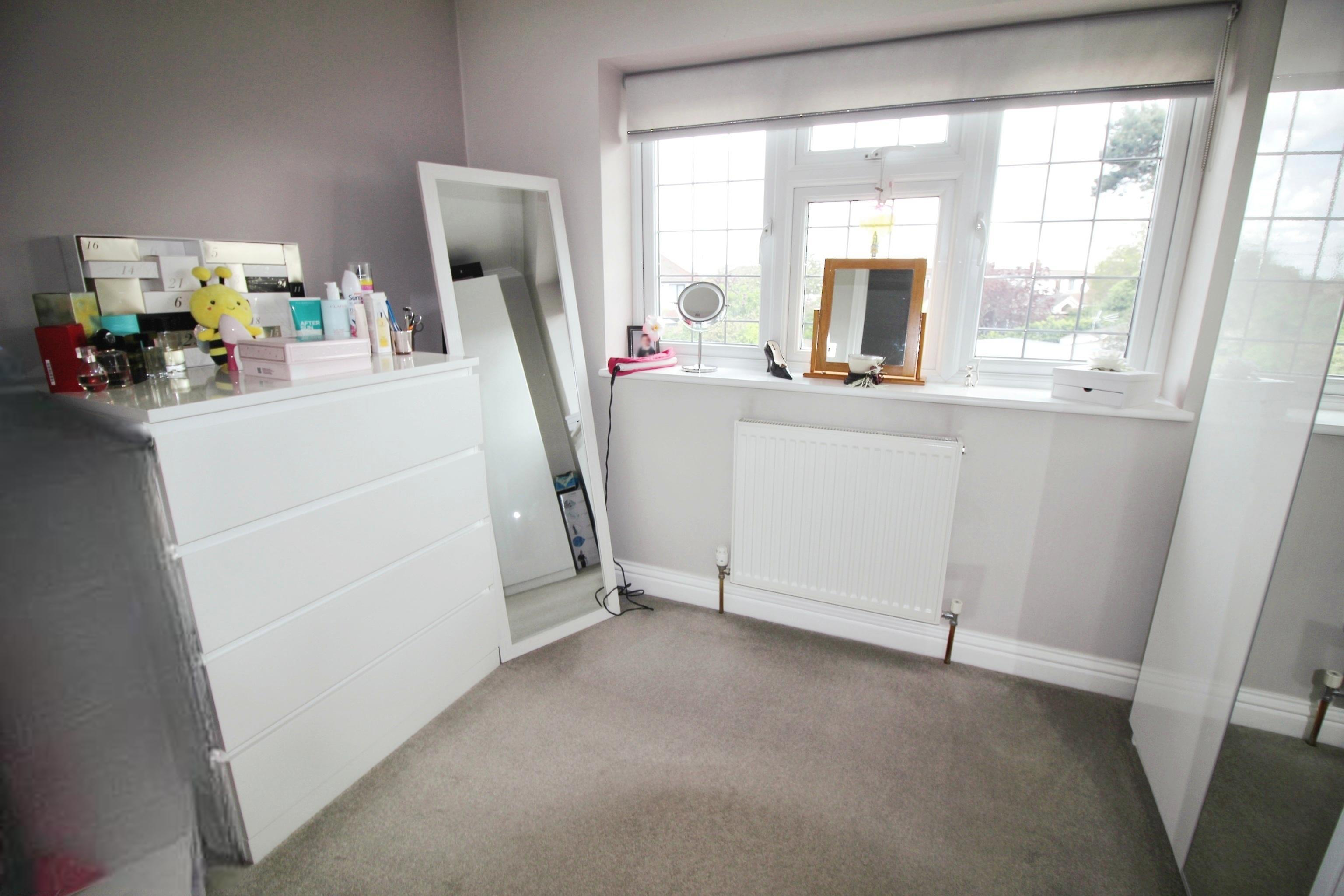 Photos of Georges Drive, Pilgrims Hatch, Brentwood CM15 - 67295902 ...