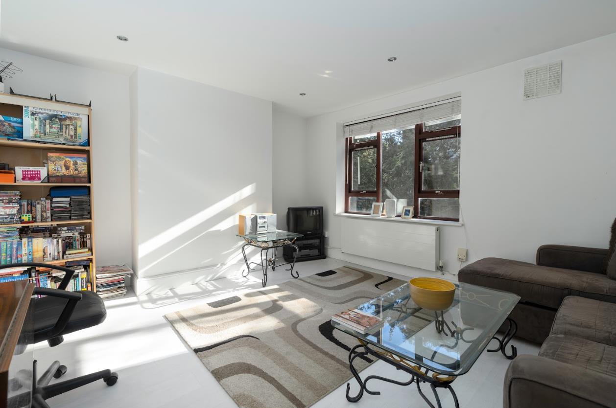 Free property report Flat 9, Cluse Court, St. Peter's Street, London ...
