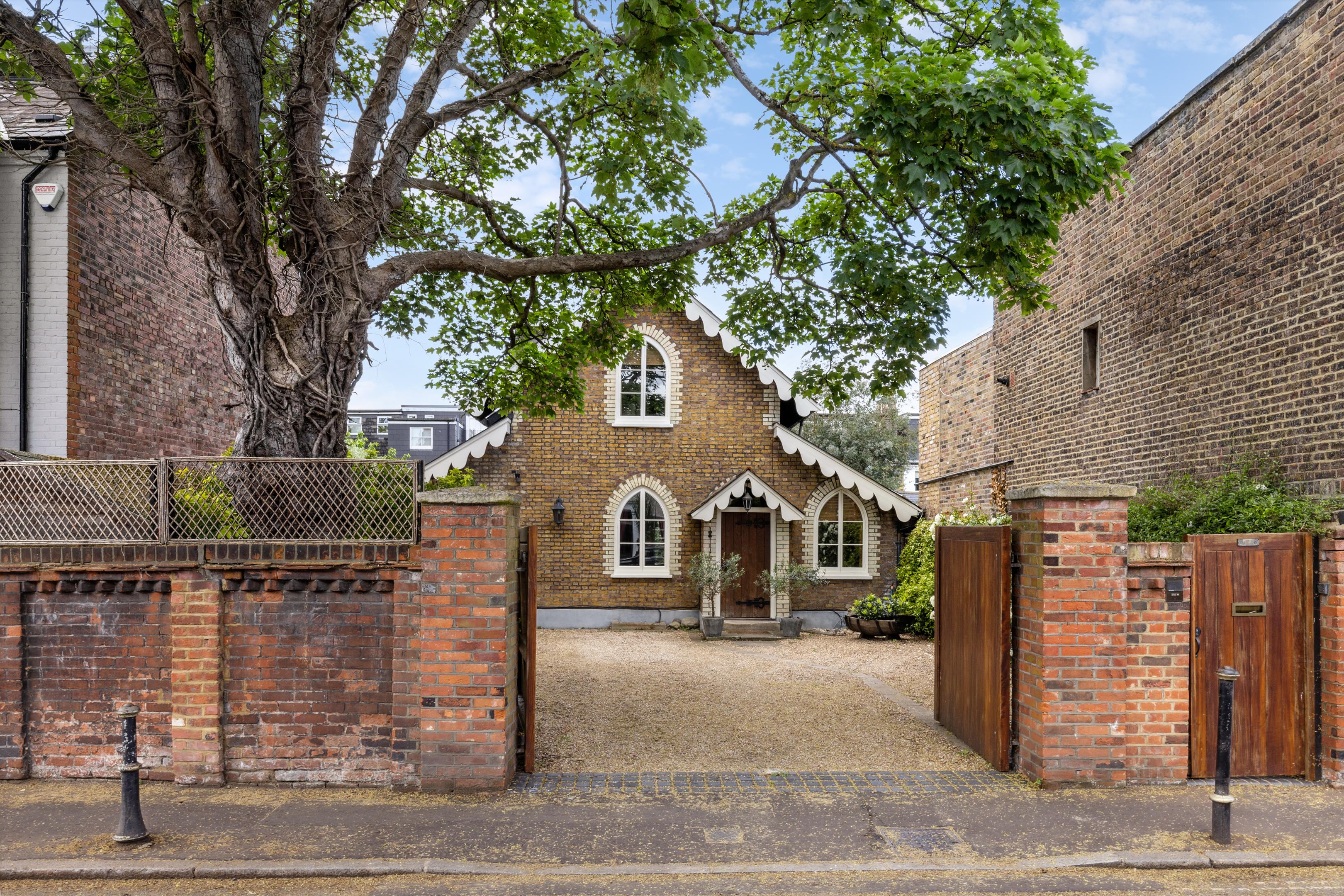 Free property report 52a, Queens Road, London, SW14 8PJ - Chimnie