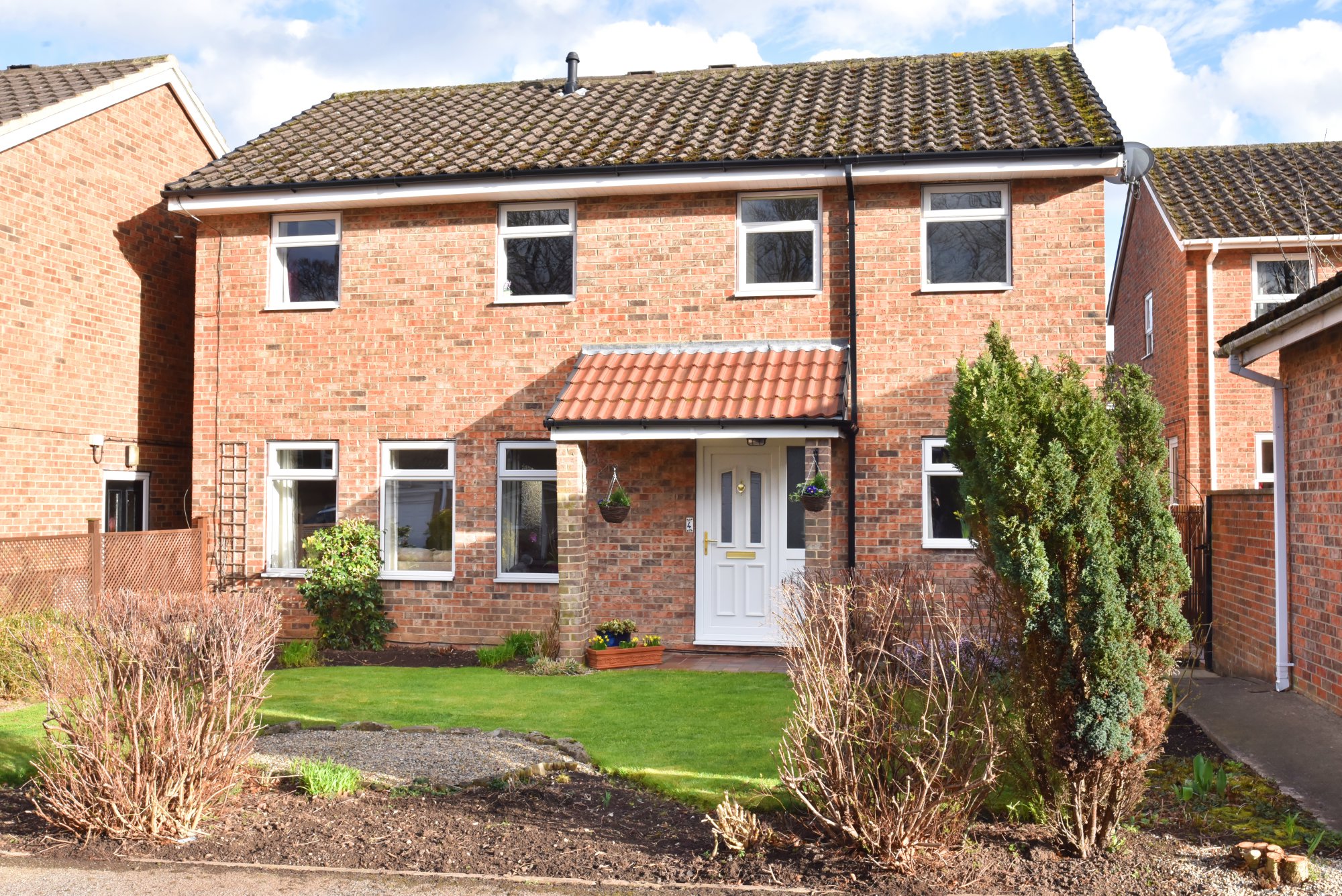 Free property report 4, Mill Gate, Harrogate, HG1 3DD - Chimnie
