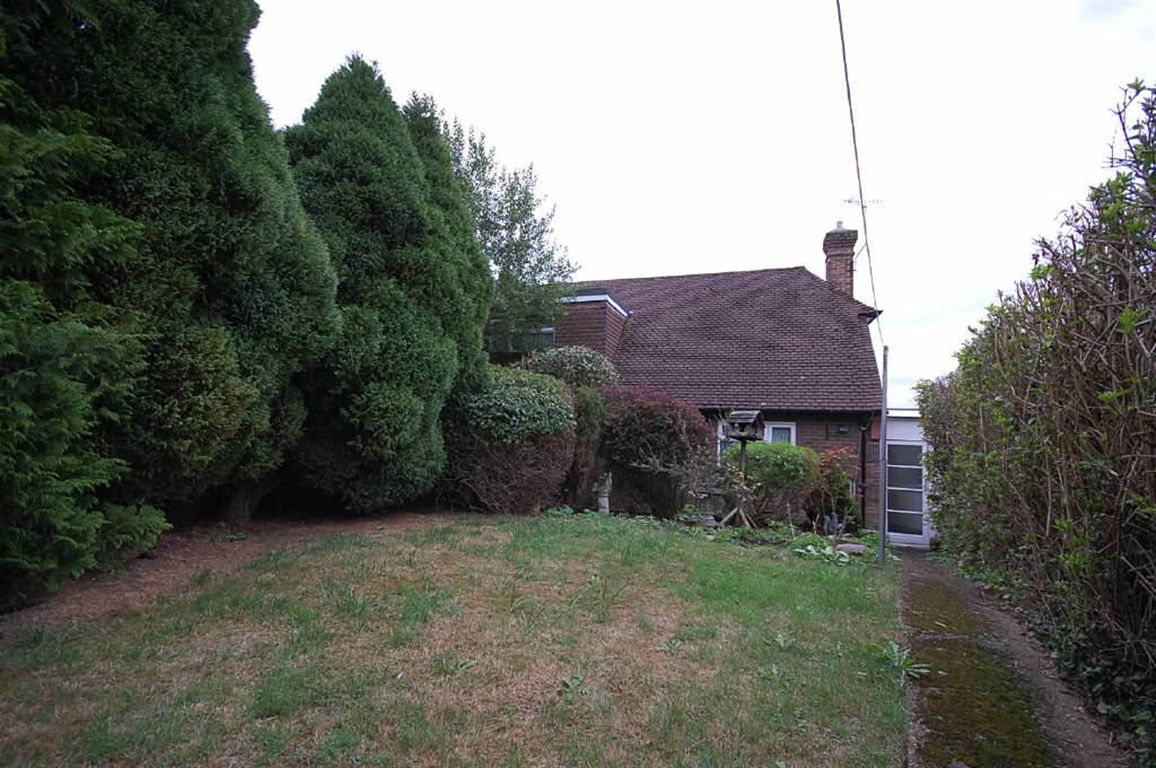 Free property report 7 Well Way, Epsom, KT18 7LP - Chimnie