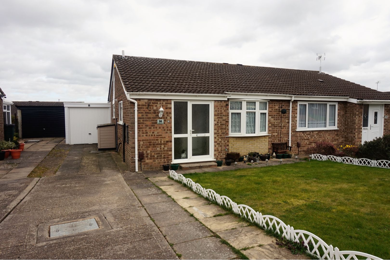 Free property report 98, Mallows Drive, Raunds, Wellingborough, NN9 6SF ...