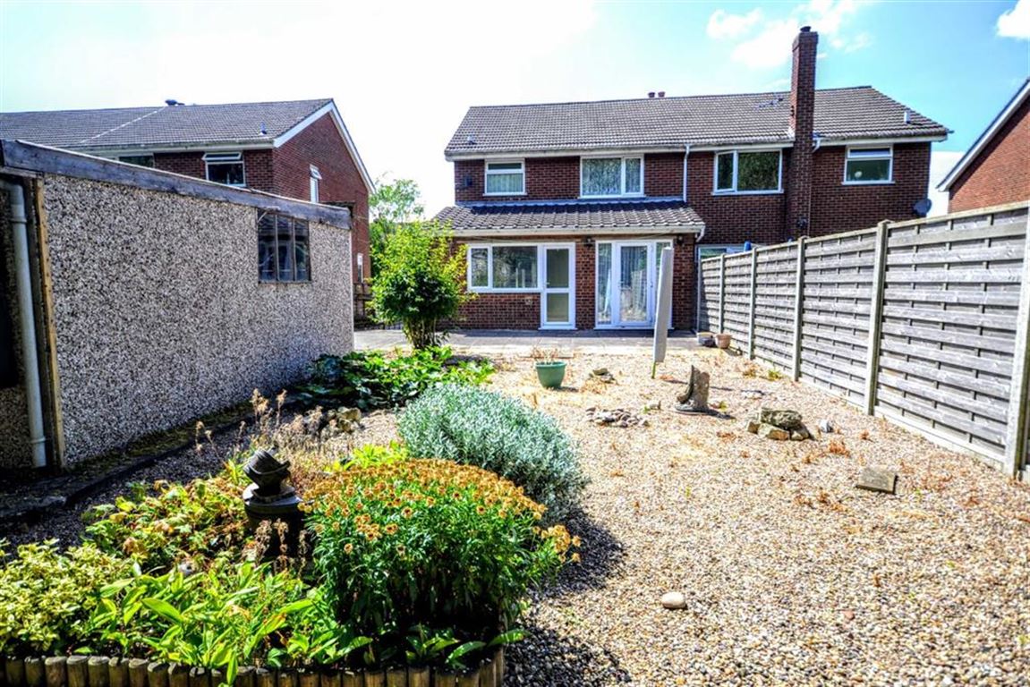 Free property report 9 Casswell Crescent, Fulstow, LN11 0XJ - Chimnie