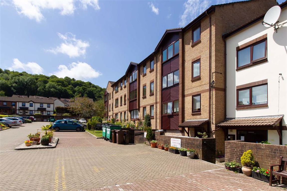 Free property report 25, Champions Court, Henlow Drive, Dursley, GL11 ...