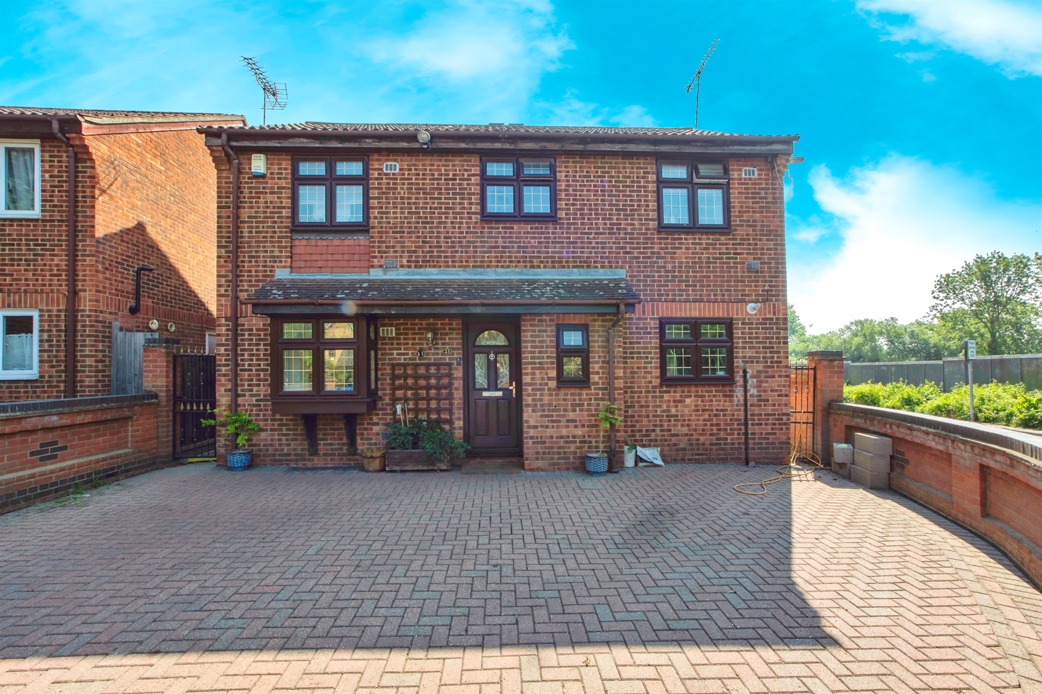 Free property report 23, Manor Way, Grays, RM17 6RN - Chimnie