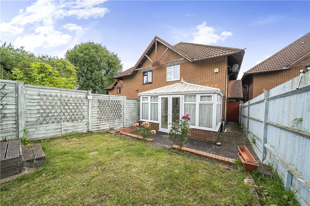Free property report 6, Aynscombe Close, Dunstable, LU6 1FA - Chimnie