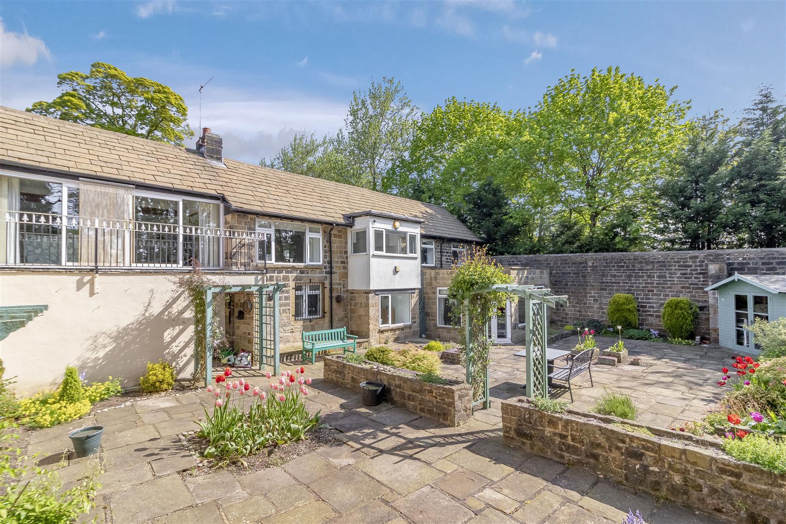 Free property report 6, Hall Drive, Bramhope, Leeds, LS16 9JE - Chimnie
