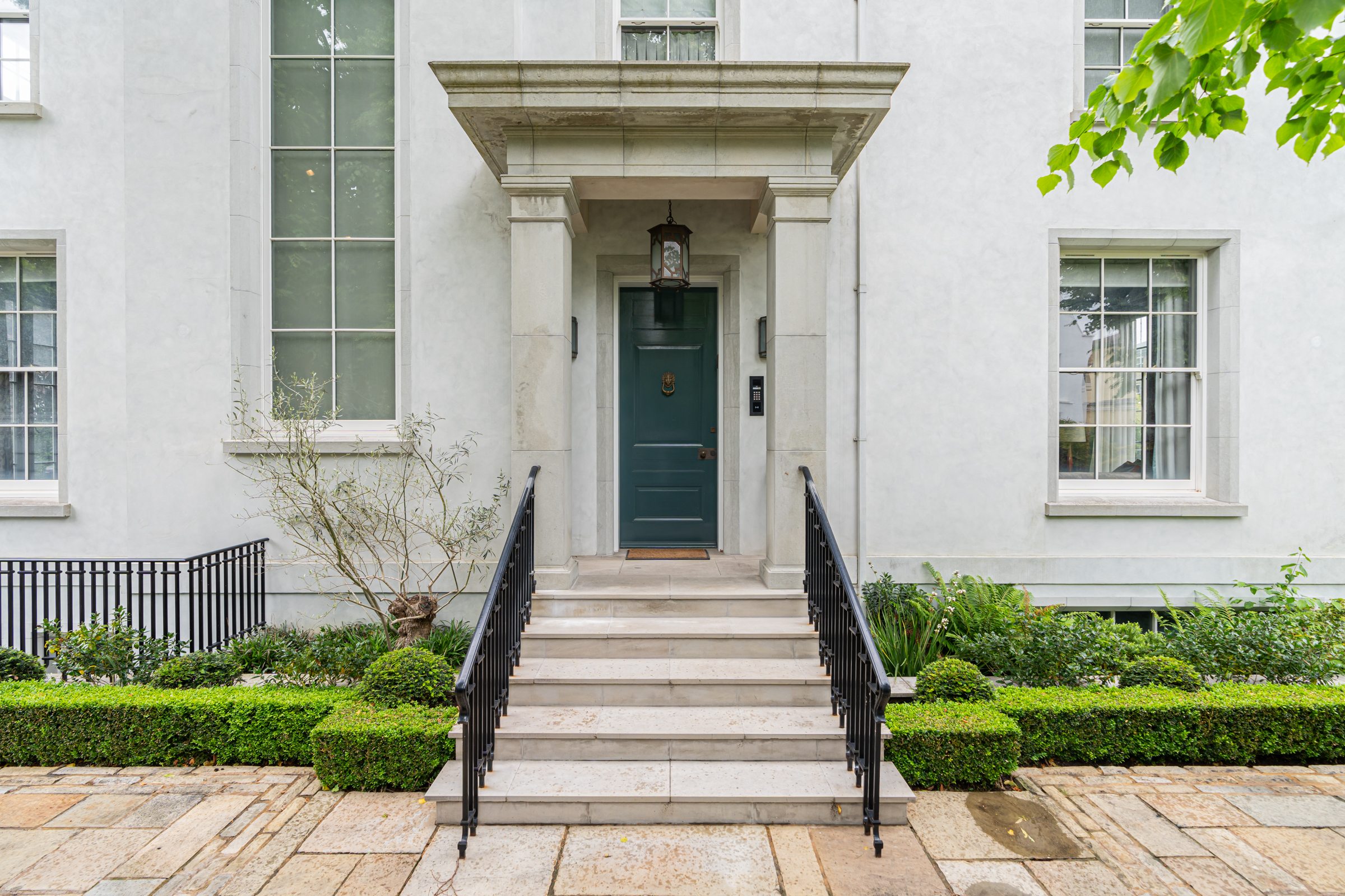 6 bedroom detached house for sale - Million Plus.com The Luxury Marketplace