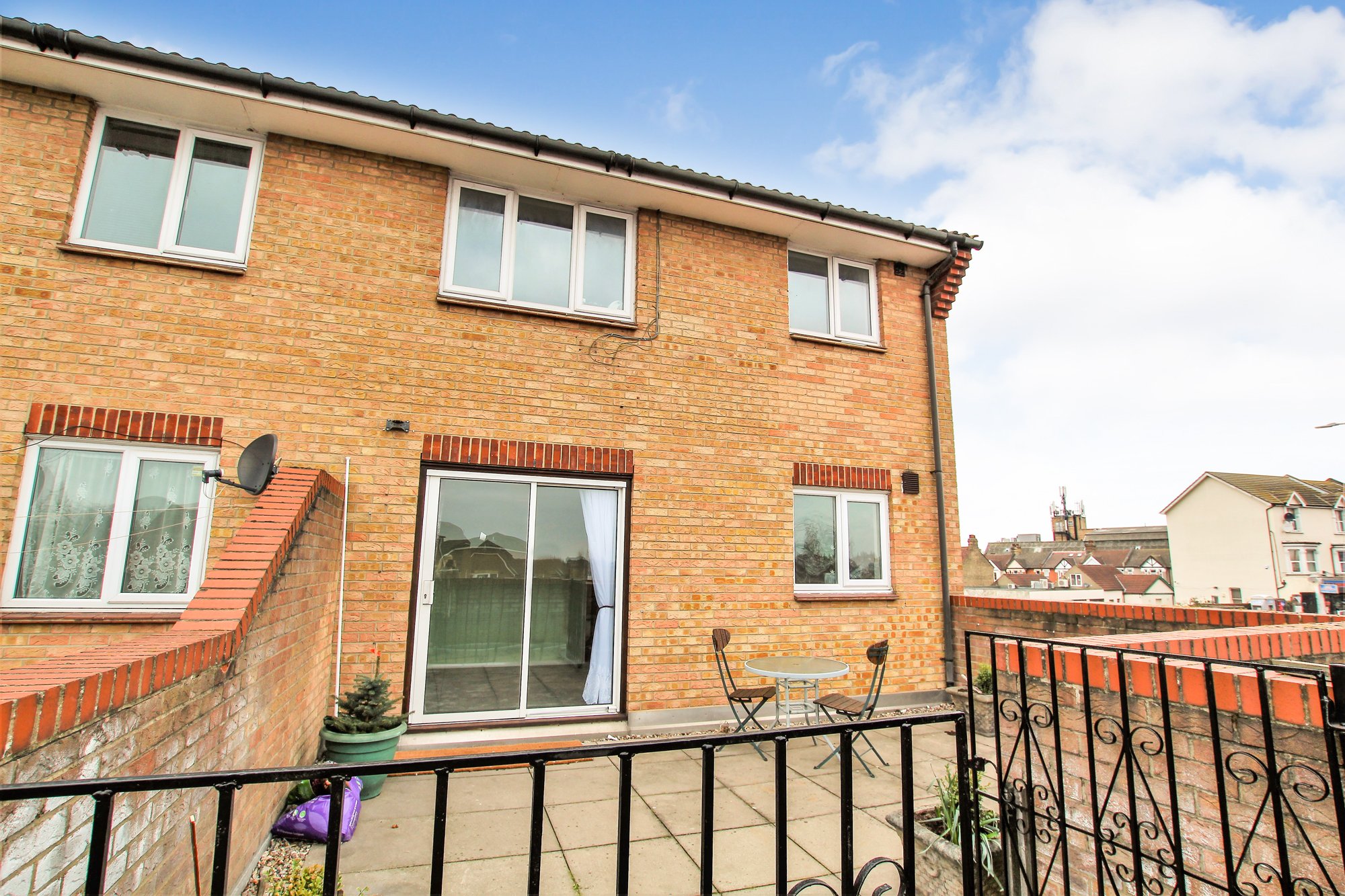 Free property report 14, Ravenings Parade, Goodmayes Road, Ilford, IG3 ...