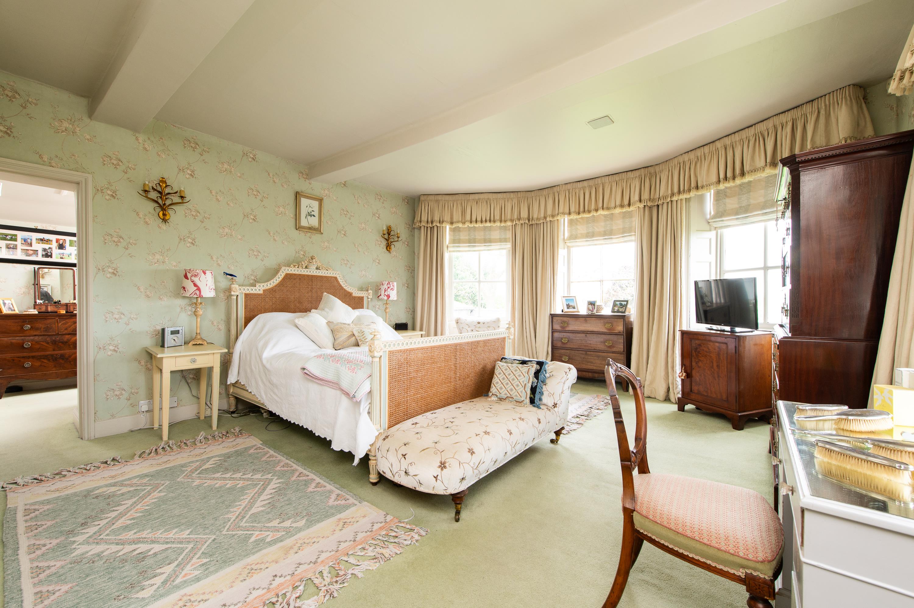 Photos of Cropredy Lawn, Cropredy, Banbury, Oxfordshire OX17 - 67704922 ...