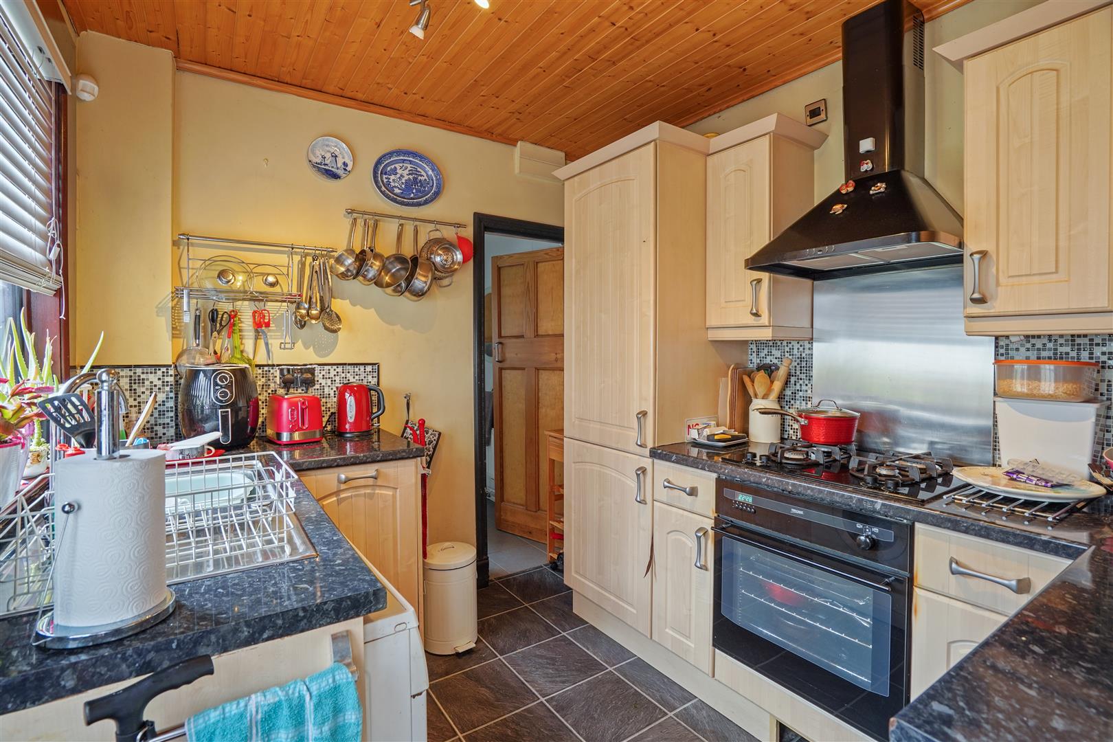 Photos of Crewe Place, Willesden Junction, London NW10 - 67959525 ...