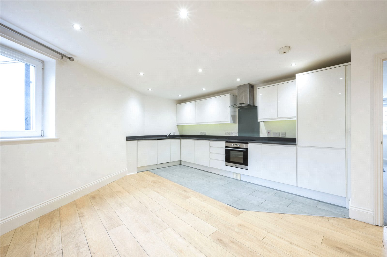 Free property report Flat 12, Cloister Court, Church Street, Walton-on ...