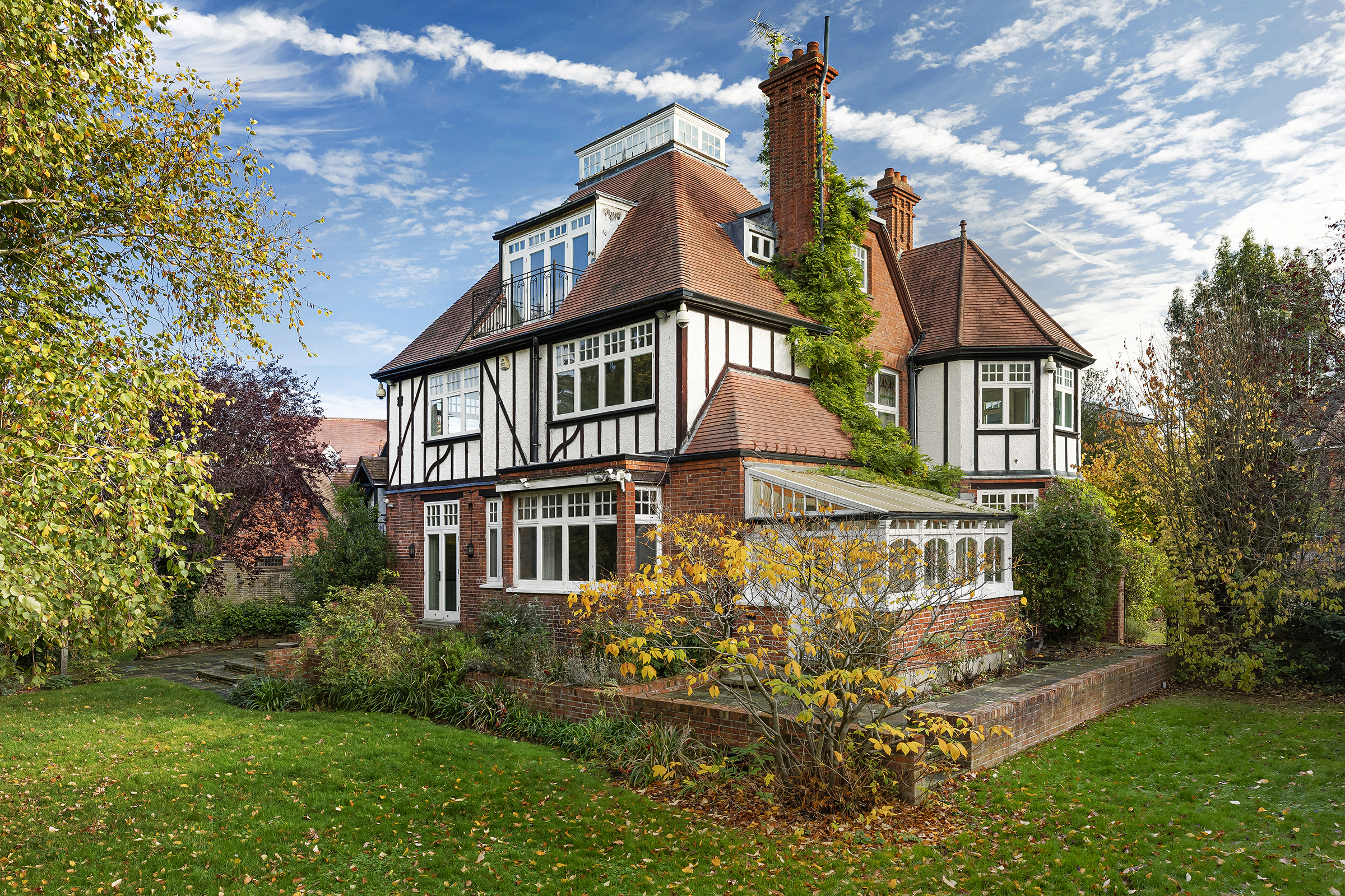 6 bedroom detached house for sale - Million Plus.com The Luxury Marketplace