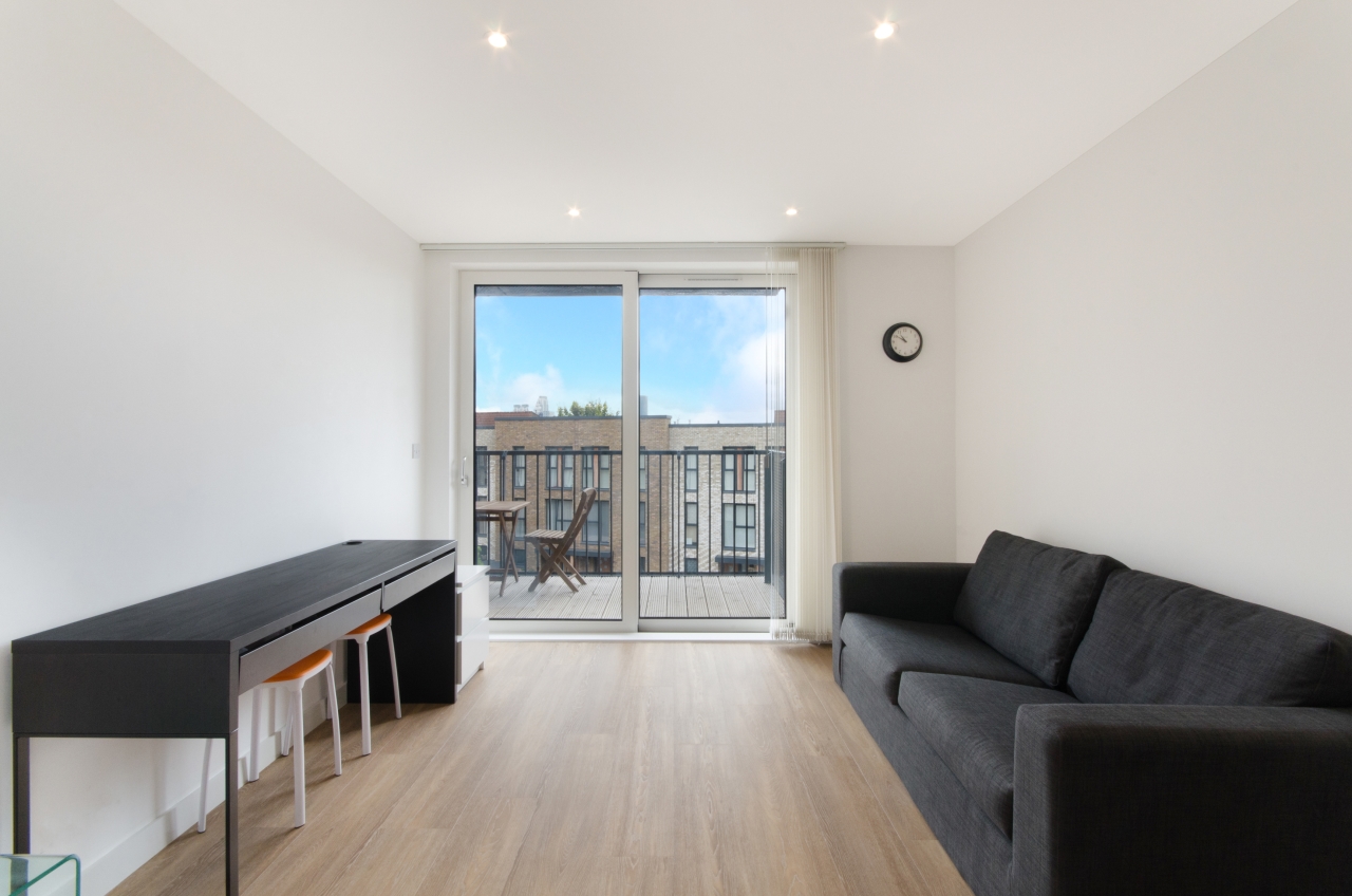 Free property report 78 Royal Victoria Gardens, Whiting Way, London ...