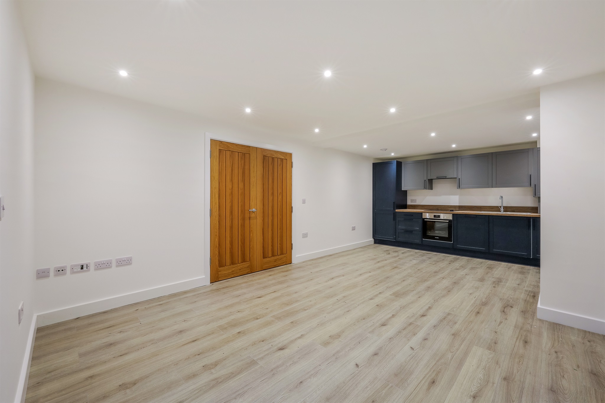 Photos of Kingswood Way, Selsdon, South Croydon CR2 - 68937174 ...