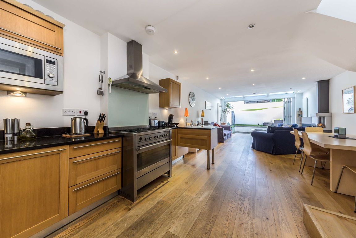 Free property report 2 Coachmaker Mews, Chiswick, W4 5JH - Chimnie