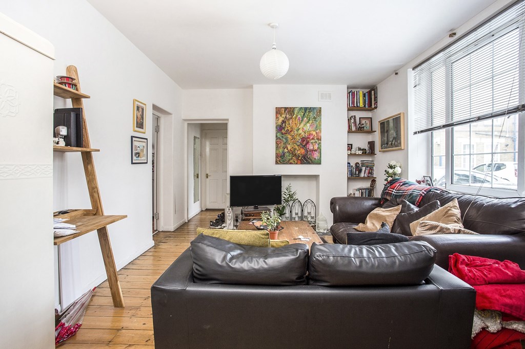 Free property report Flat 4, Cambridge Court, 220 Cambridge Heath Road ...