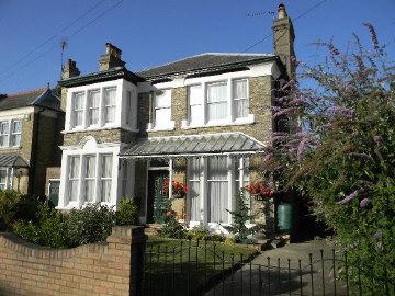 Free property report 102 Pier Avenue, Clacton On Sea, CO15 1NJ - Chimnie