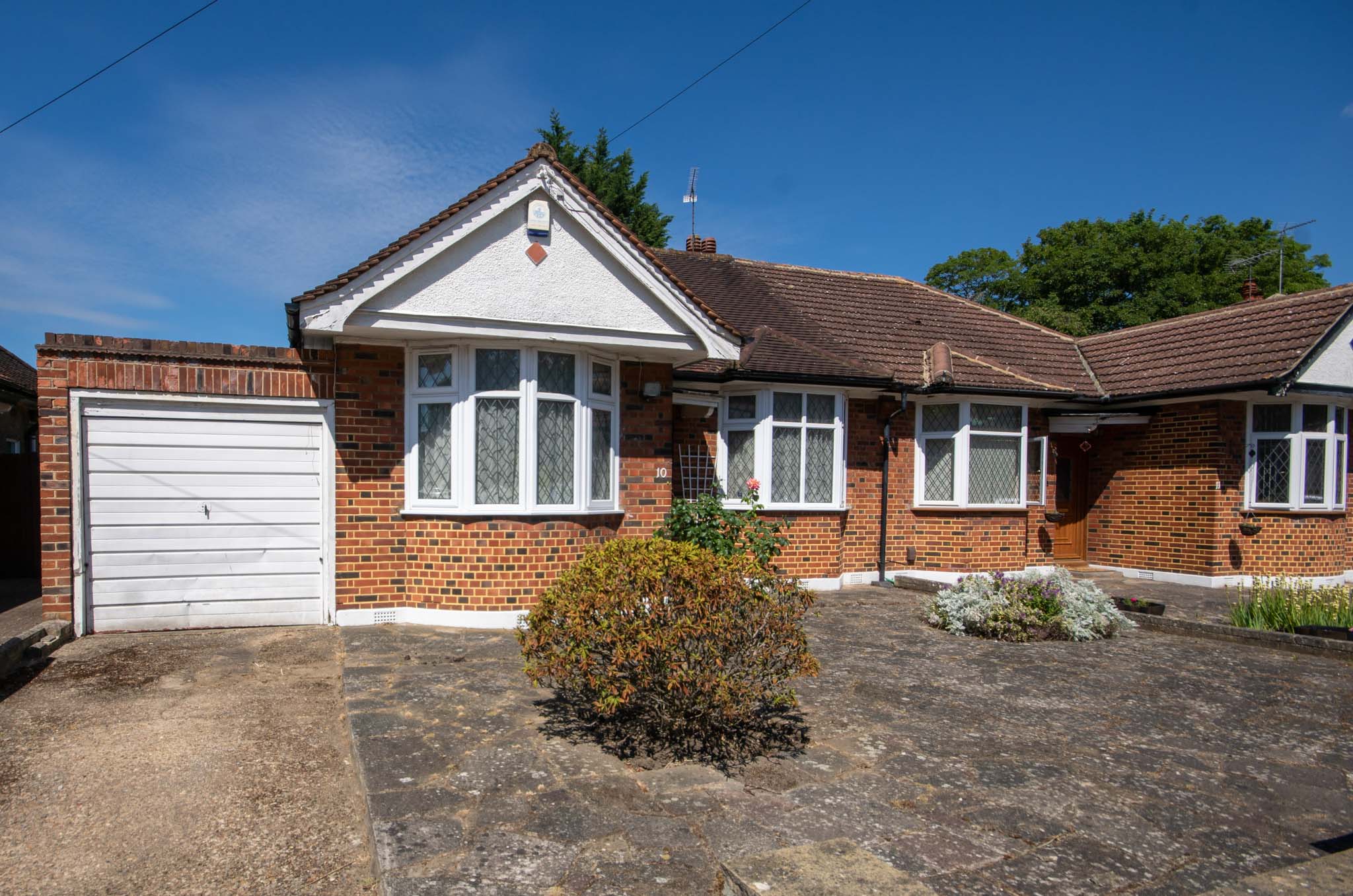 Free property report 10, Hereford Gardens, Pinner, HA5 5JR - Chimnie