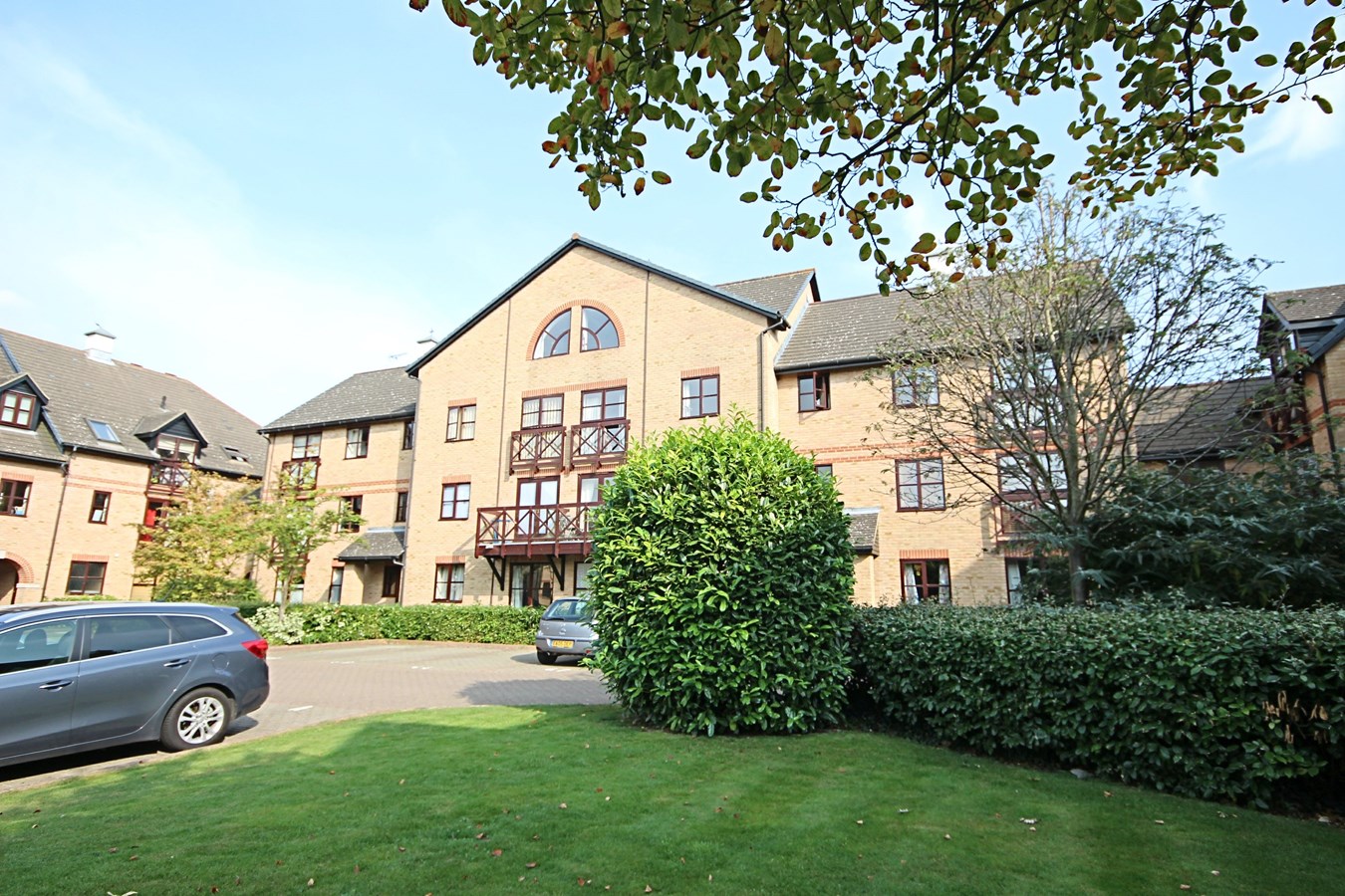 Free property report 105, Lawrence Moorings, Sheering Mill Lane ...