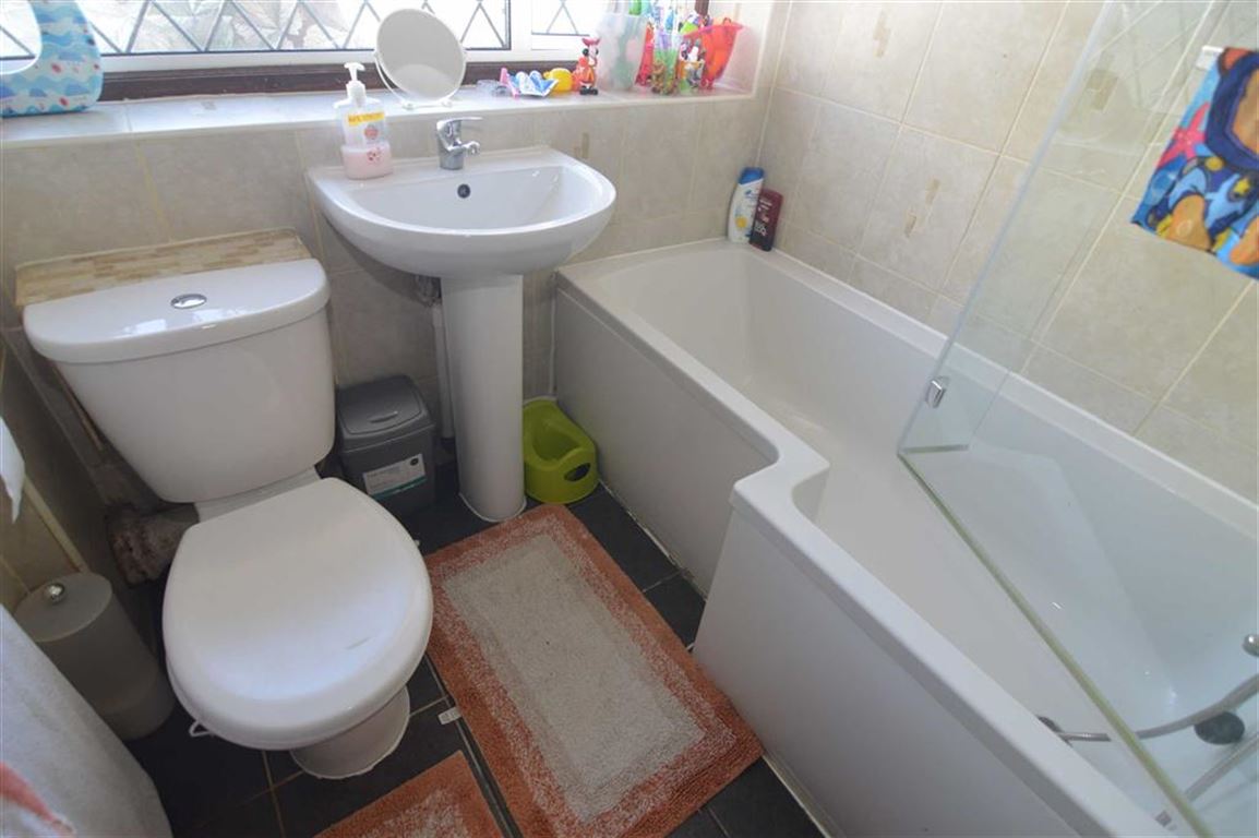Free property report 79 Toft Avenue, Grays, RM17 5SP - Chimnie