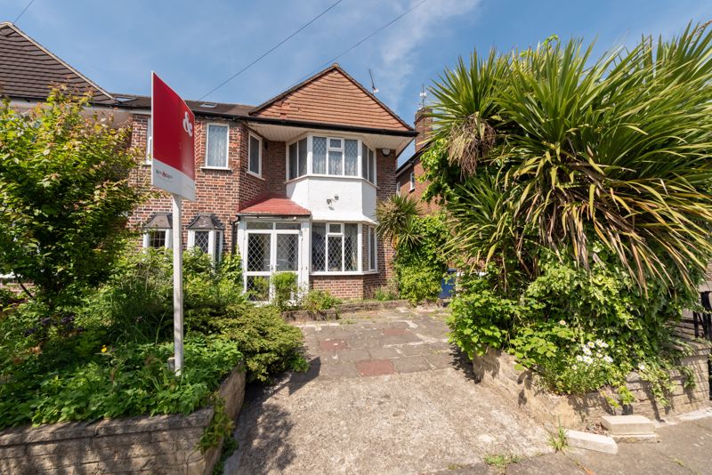 Free property report 17, Underne Avenue, London, N14 7ND - Chimnie