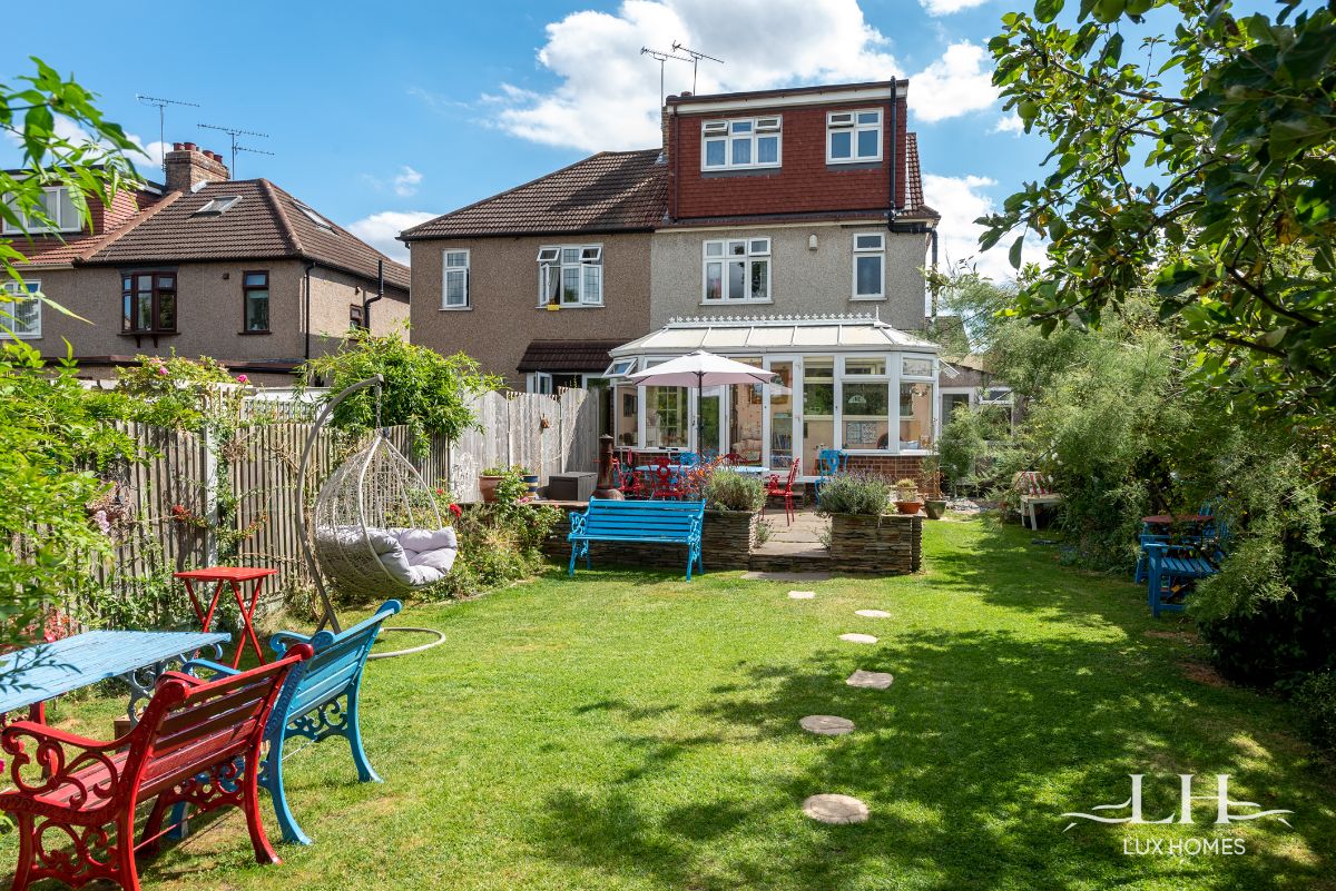 Free property report 24, Hazel Rise, Hornchurch, RM11 2AR - Chimnie