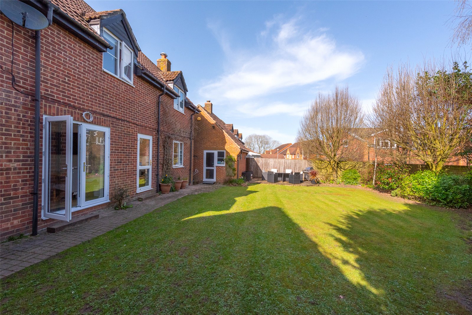 Free property report 3 Peel Gardens, Kingsclere, RG20 5SB - Chimnie