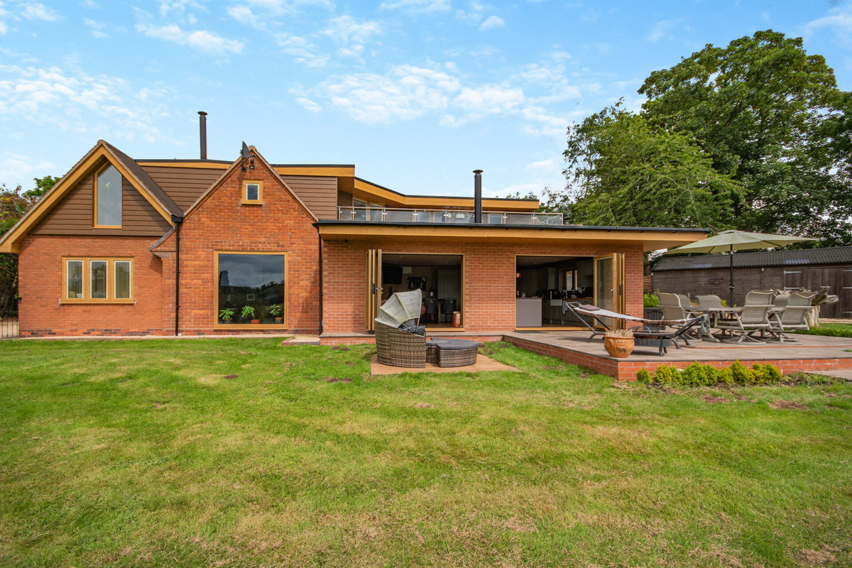 Free property report Sunridge, Hanbury Road, Droitwich, WR9 7DU - Chimnie