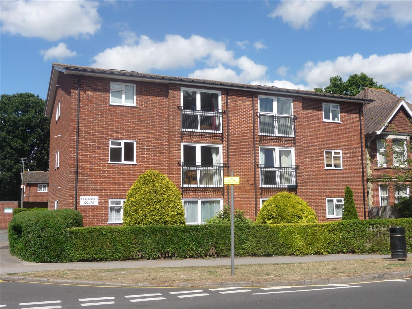 Free property report 9 Elizabeth Court, Victoria Road, Horley, RH6 7PX ...