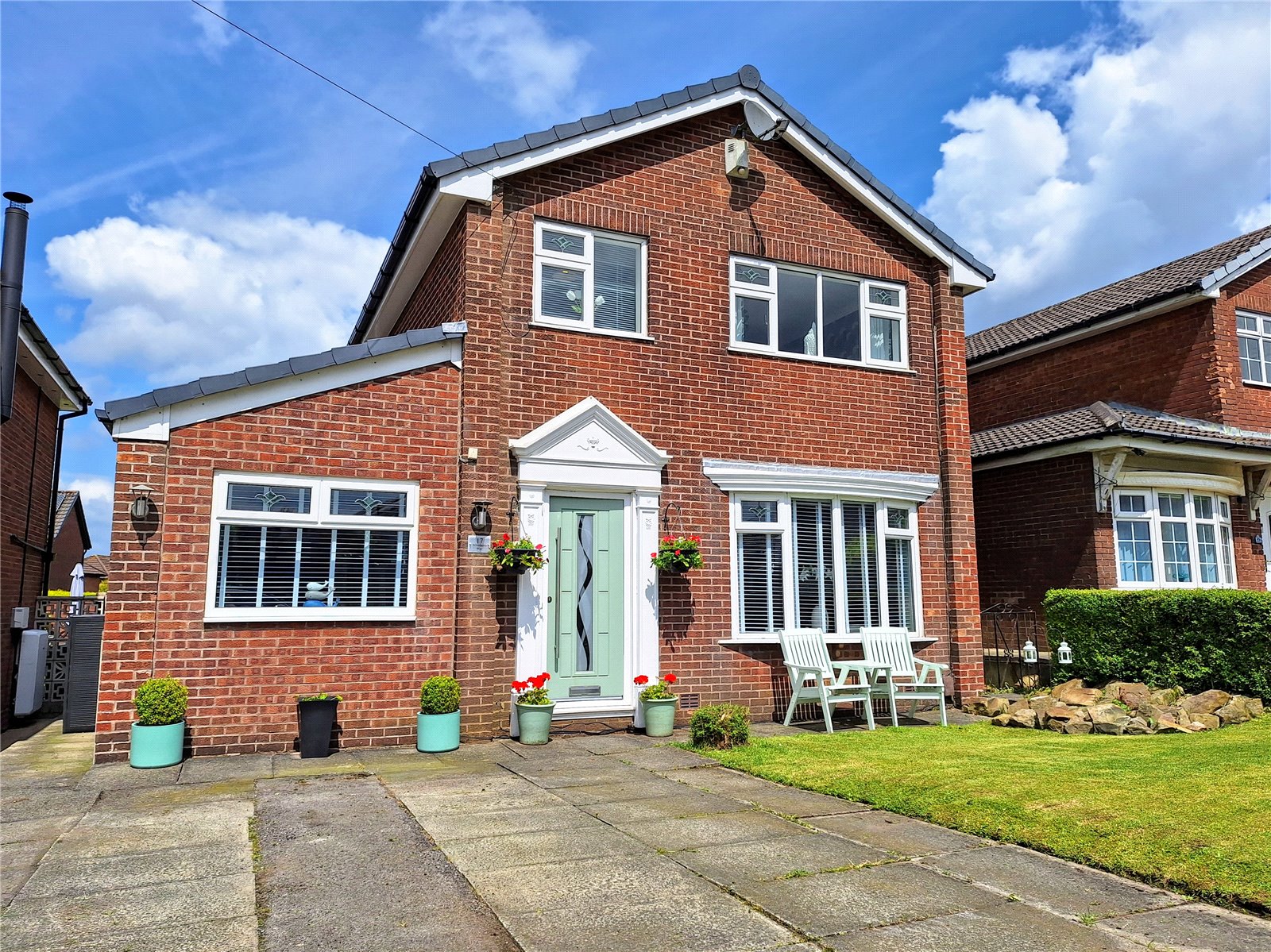 Free property report 17, Whinberry Way, Oldham, OL4 2NN - Chimnie