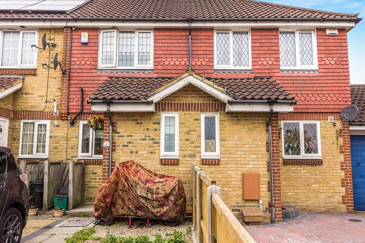 Free property report 4, Moorhen Close, Erith, DA8 2HZ - Chimnie