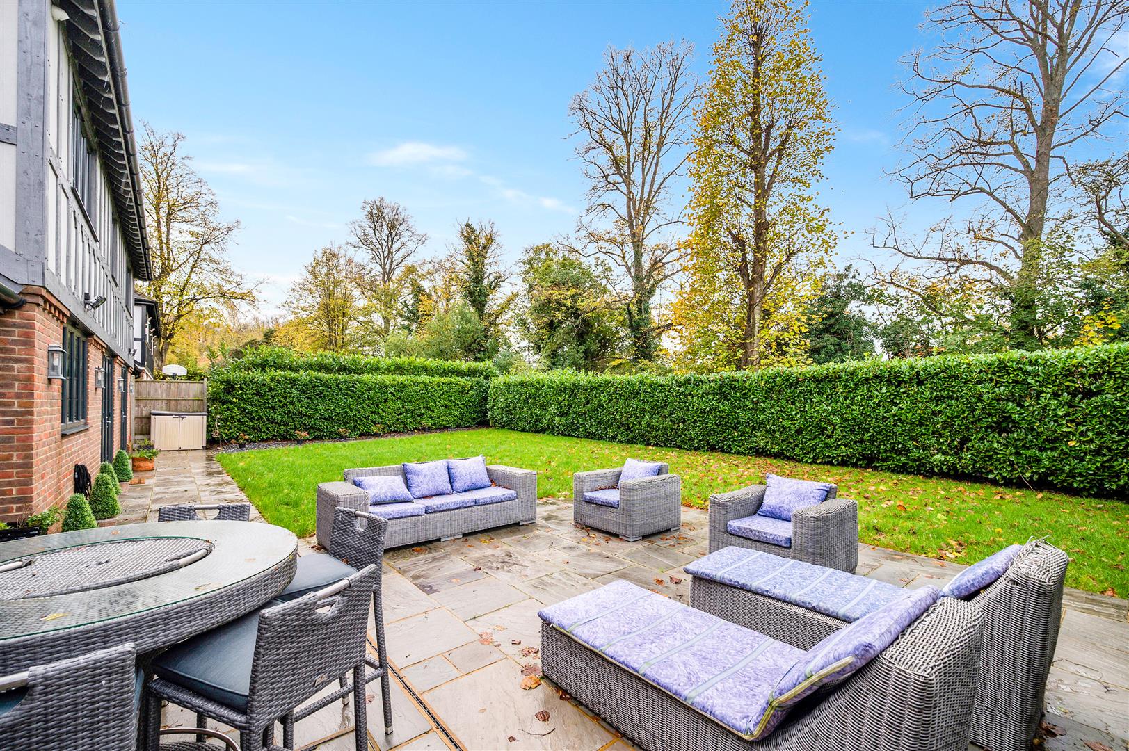 6 bedroom detached house for sale - Million Plus.com The Luxury Marketplace