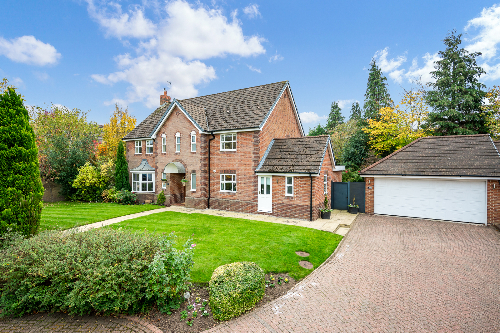 4 bedroom detached house for sale - Million Plus.com The Luxury Marketplace