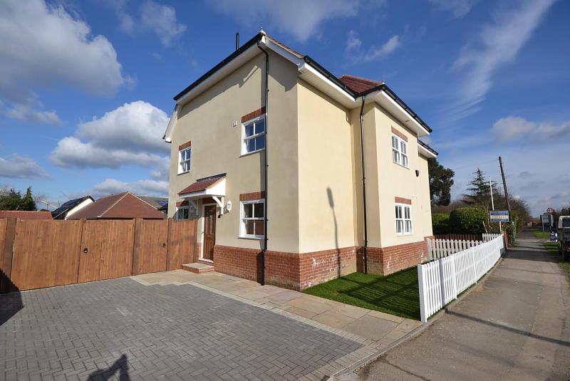 Free property report 1 Redcroft Cottages, Ockendon Road, Upminster ...