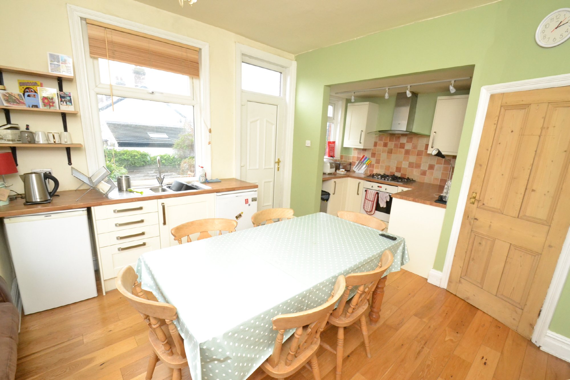 Free property report 521, Meanwood Road, Leeds, LS6 4AW - Chimnie