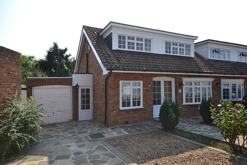 Free property report 9 The Meads, Upminster, RM14 3YP - Chimnie