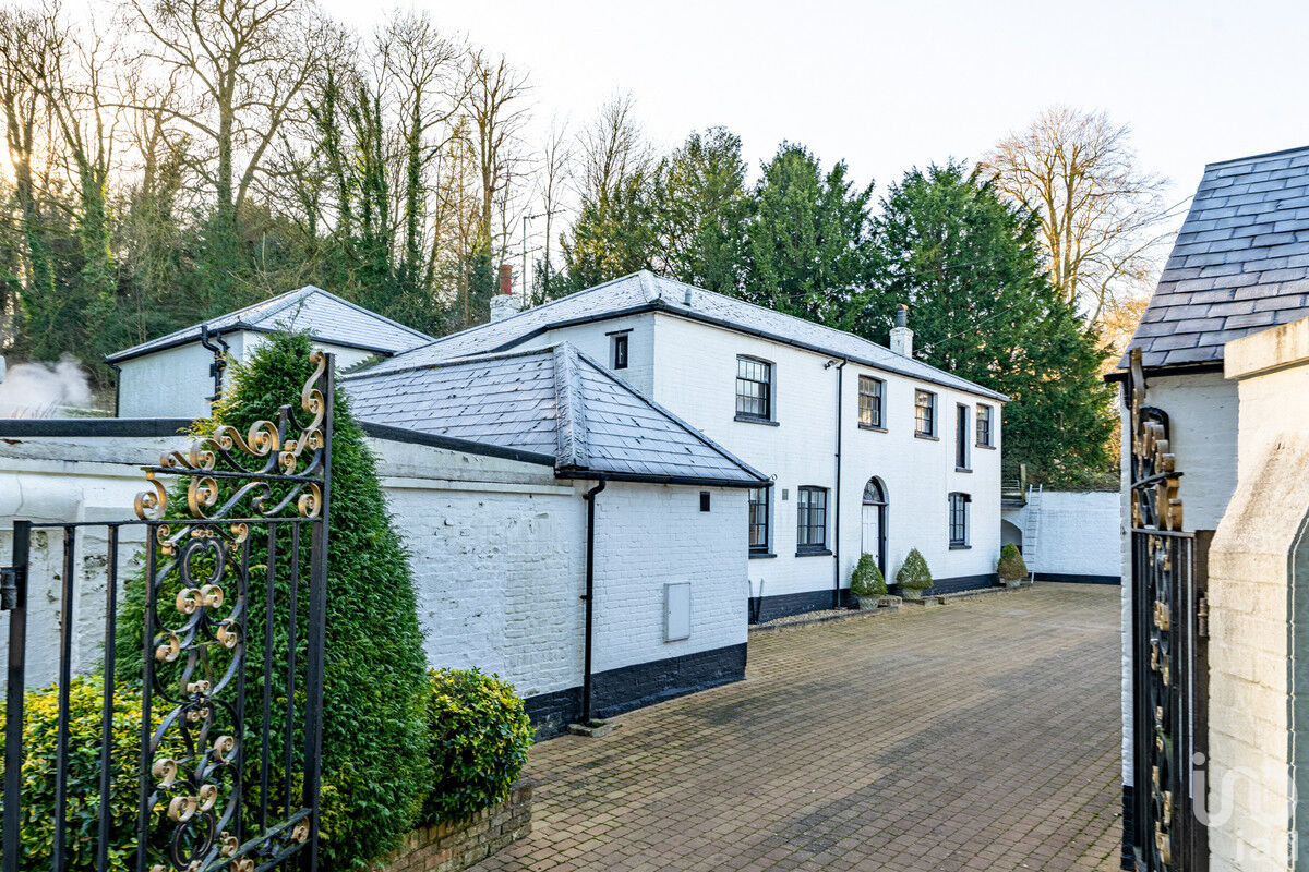 Free property report The Stables Dane End House, Munden Road, Dane End ...