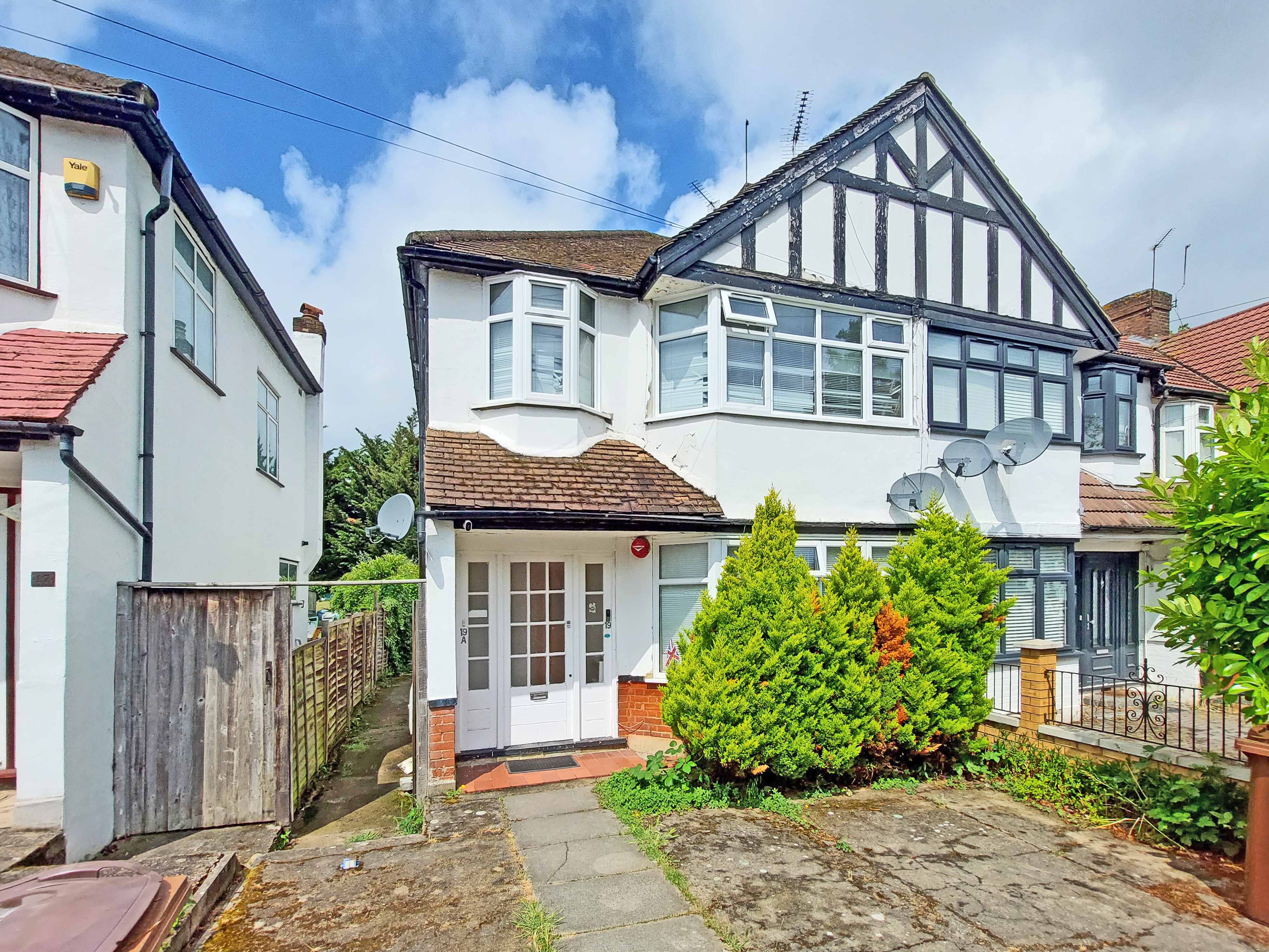 Free property report 19 Fairview Crescent, Rayners Lane, HA2 9UB - Chimnie