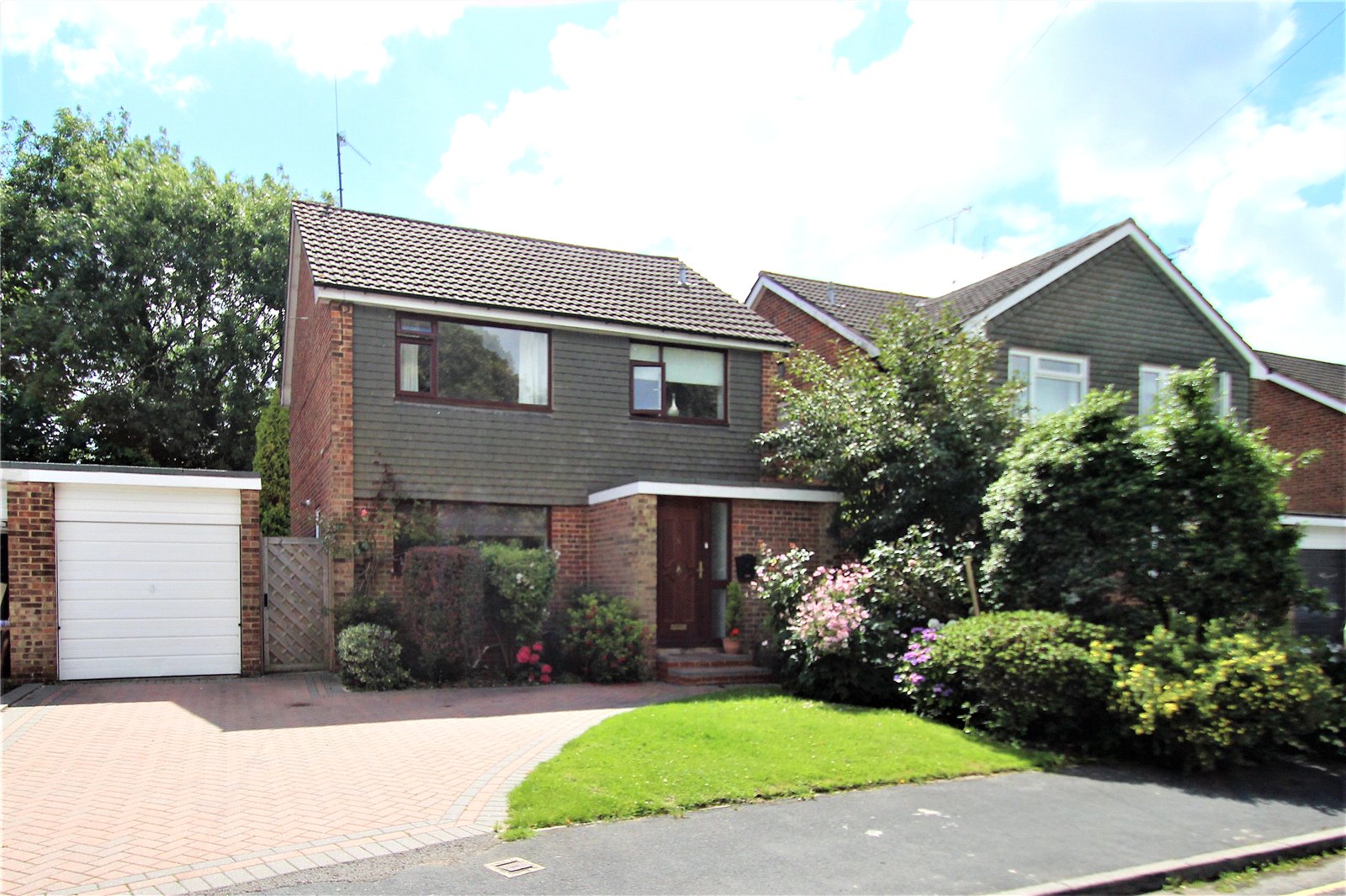 Free property report 11, The Brontes, East Grinstead, RH19 1TF - Chimnie