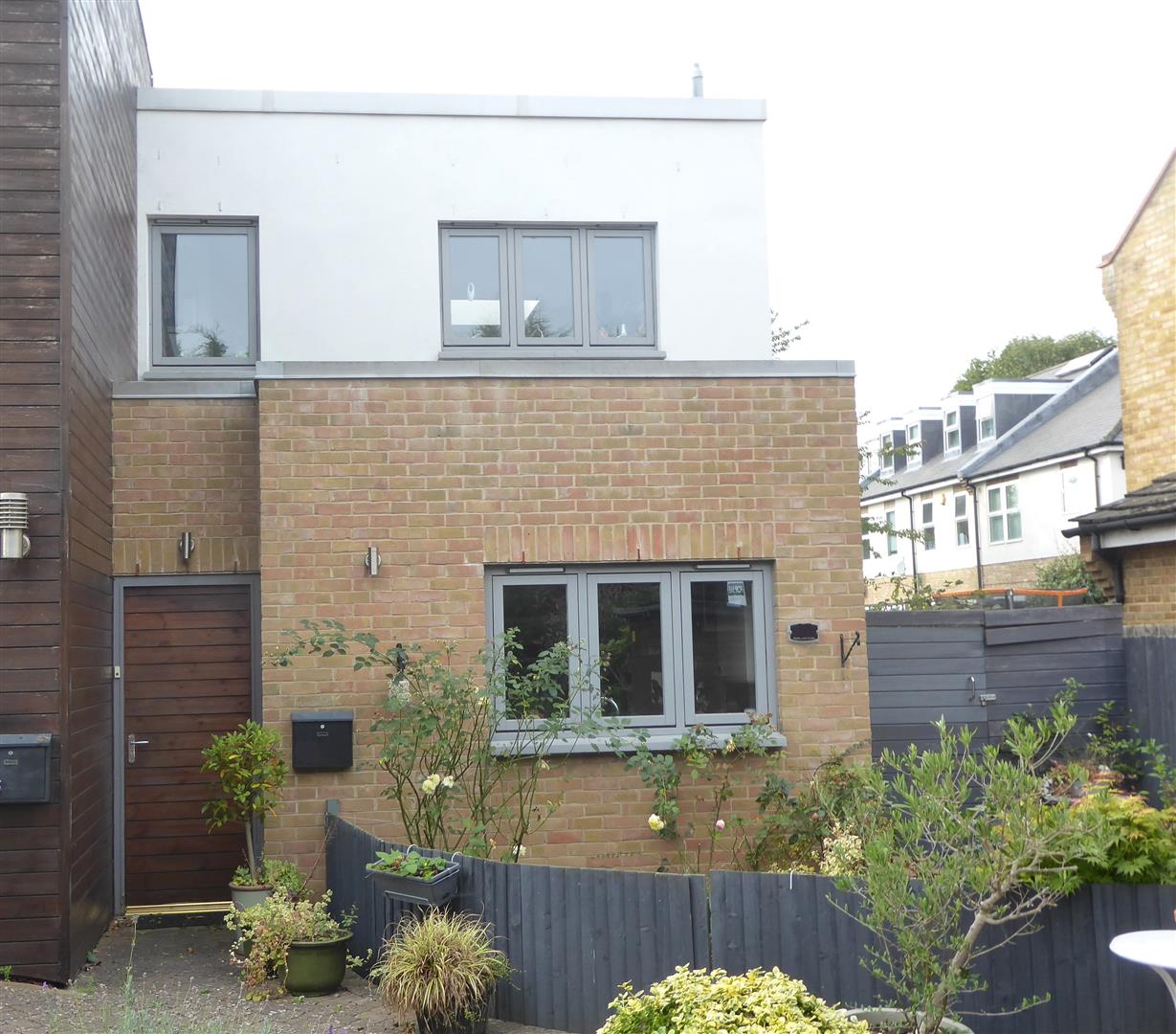 Free property report 15, Norwood Close, Twickenham, TW2 5EX - Chimnie
