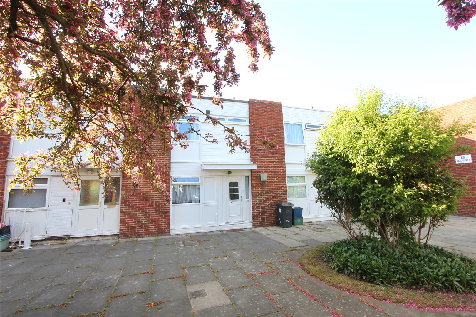 Free property report 18, Brierley Close, London, SE25 4LT - Chimnie