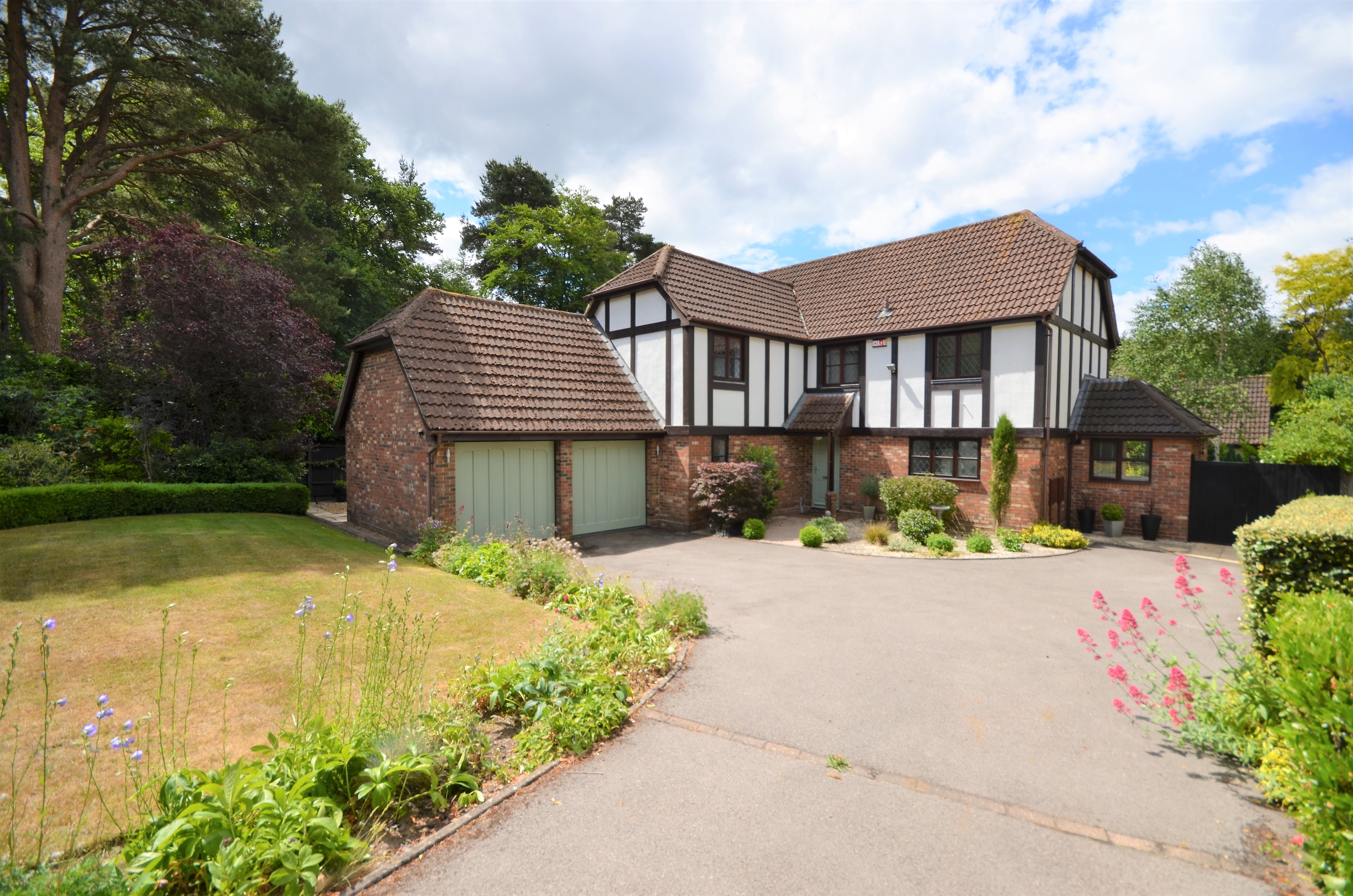 Free property report 1, Corry Road, Hindhead, GU26 6NS - Chimnie
