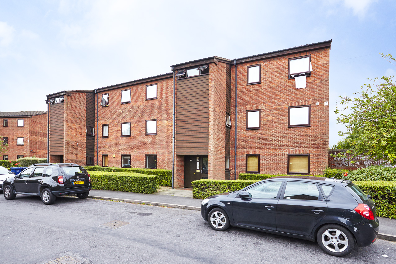 Free property report 72, Rowlands Close, London, NW7 2DN - Chimnie