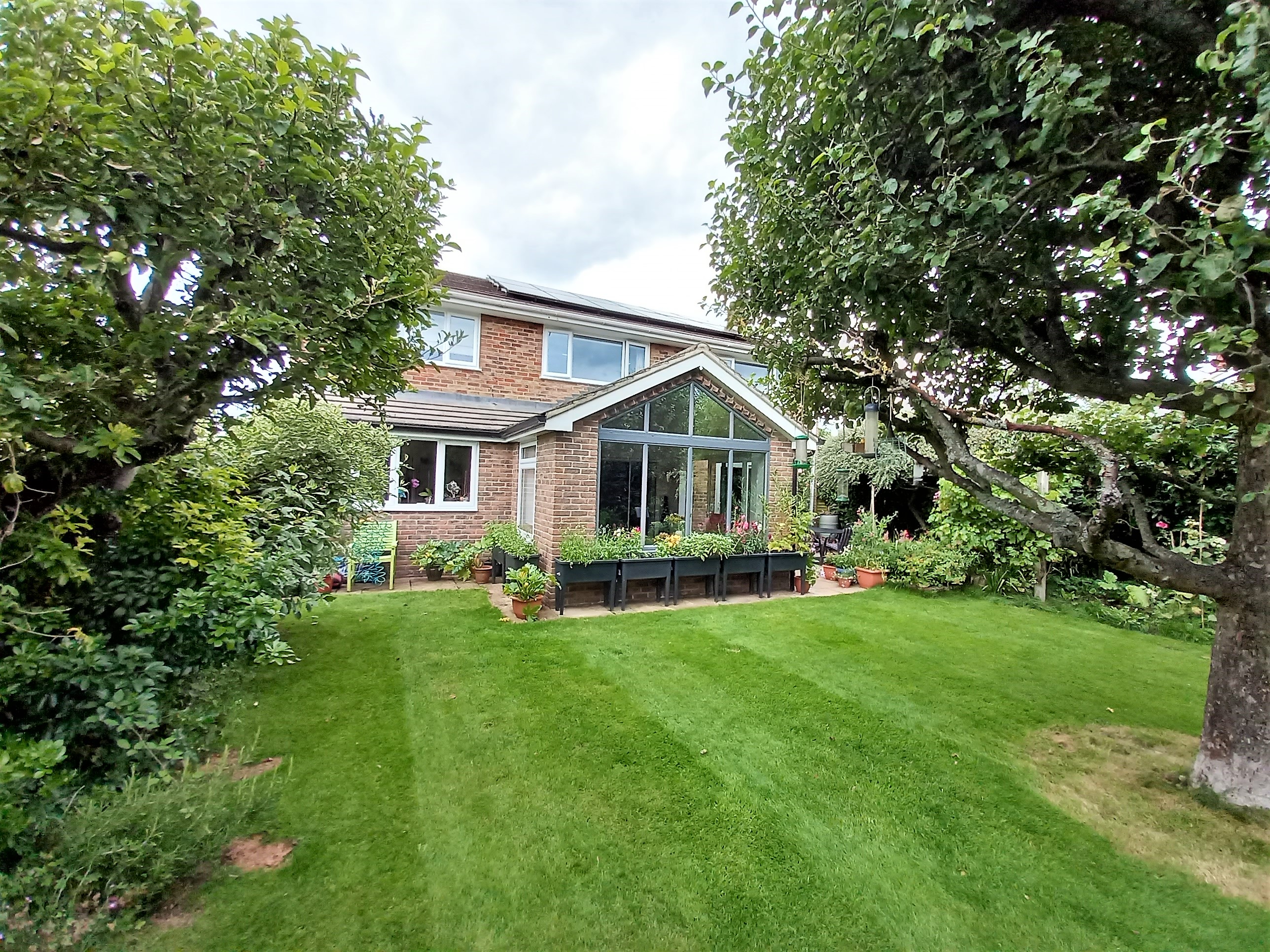 Free property report 29, Kimbers, Petersfield, GU32 2JL - Chimnie